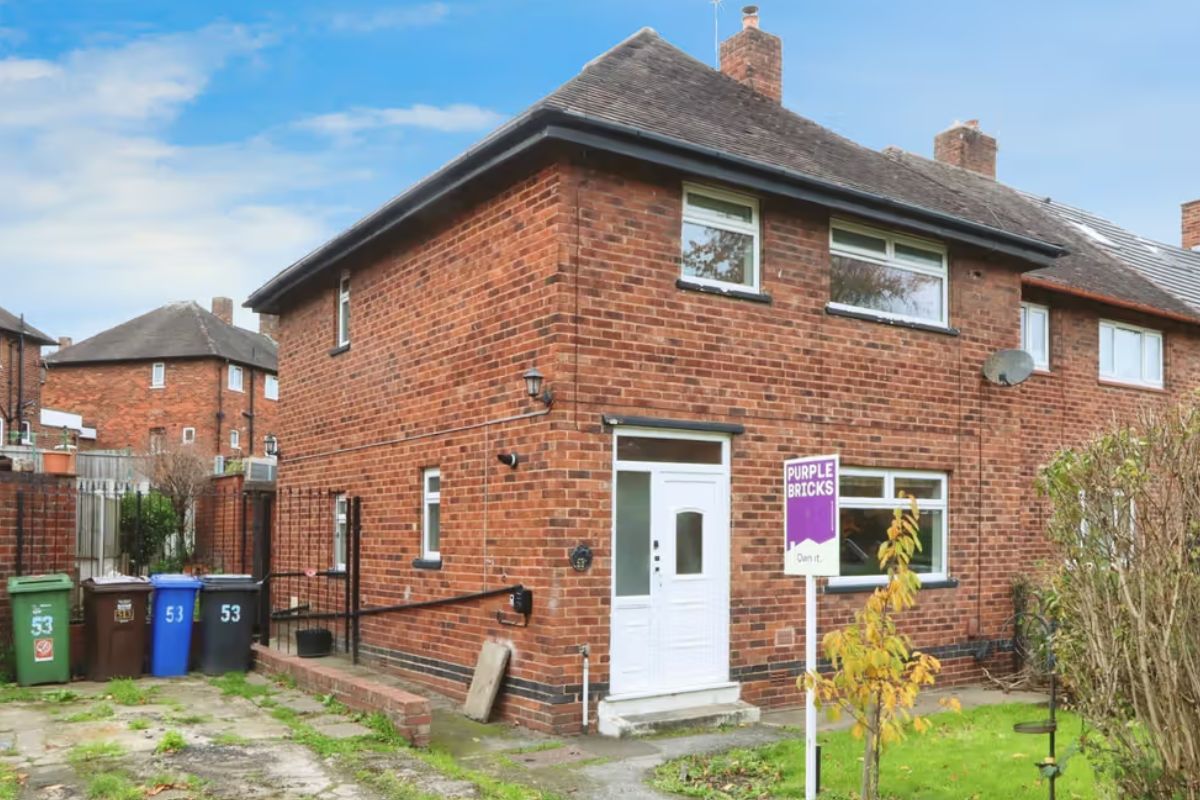 Modern three-bedroom semi-detached house in Sheffield for £190,000 (aff)