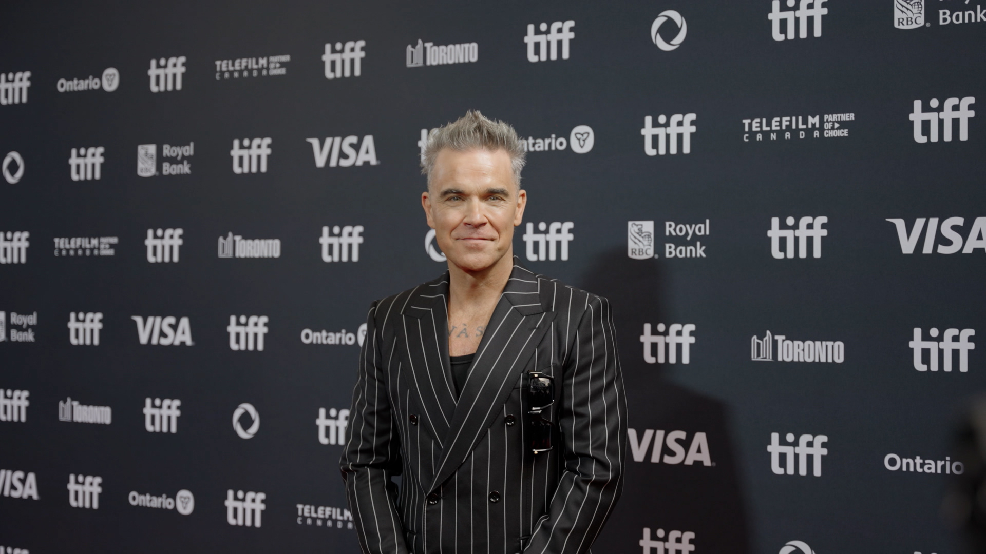 A história fez-se: Robbie Williams ultrapassa os Beatles em número de ...