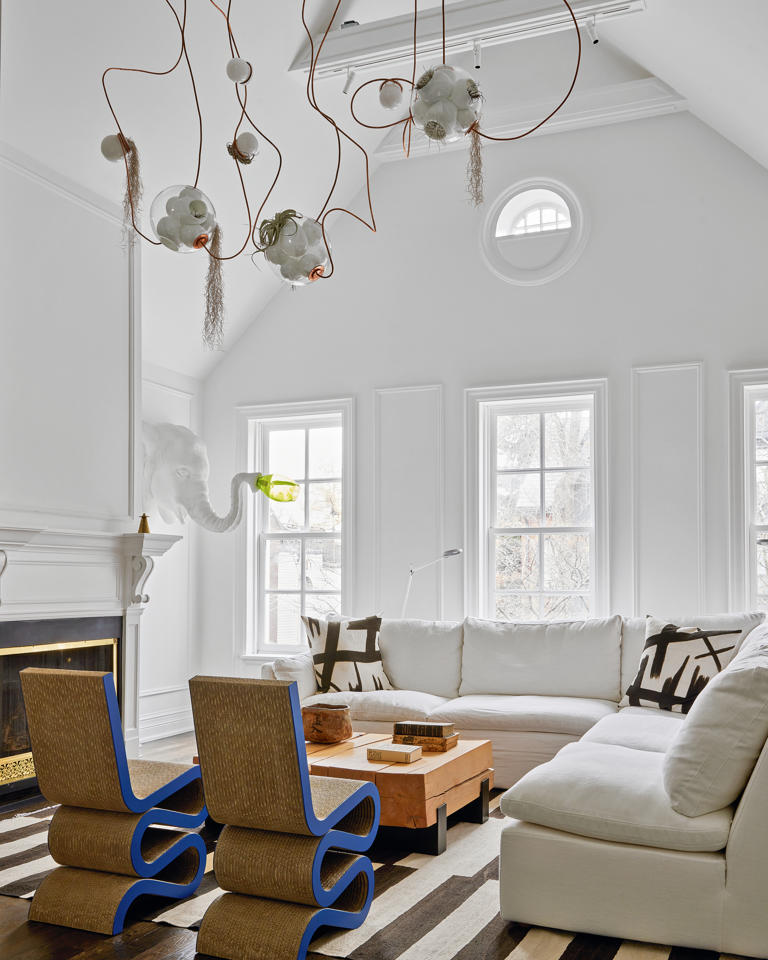 A Toronto cottage with clean lines, playful touches, and jolts of bold ...