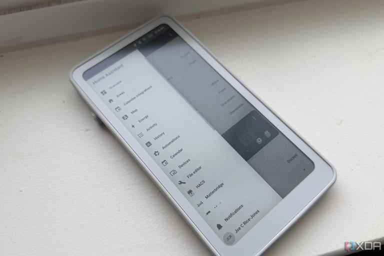 The best display for a home server isn't a monitor, it's an E Ink screen