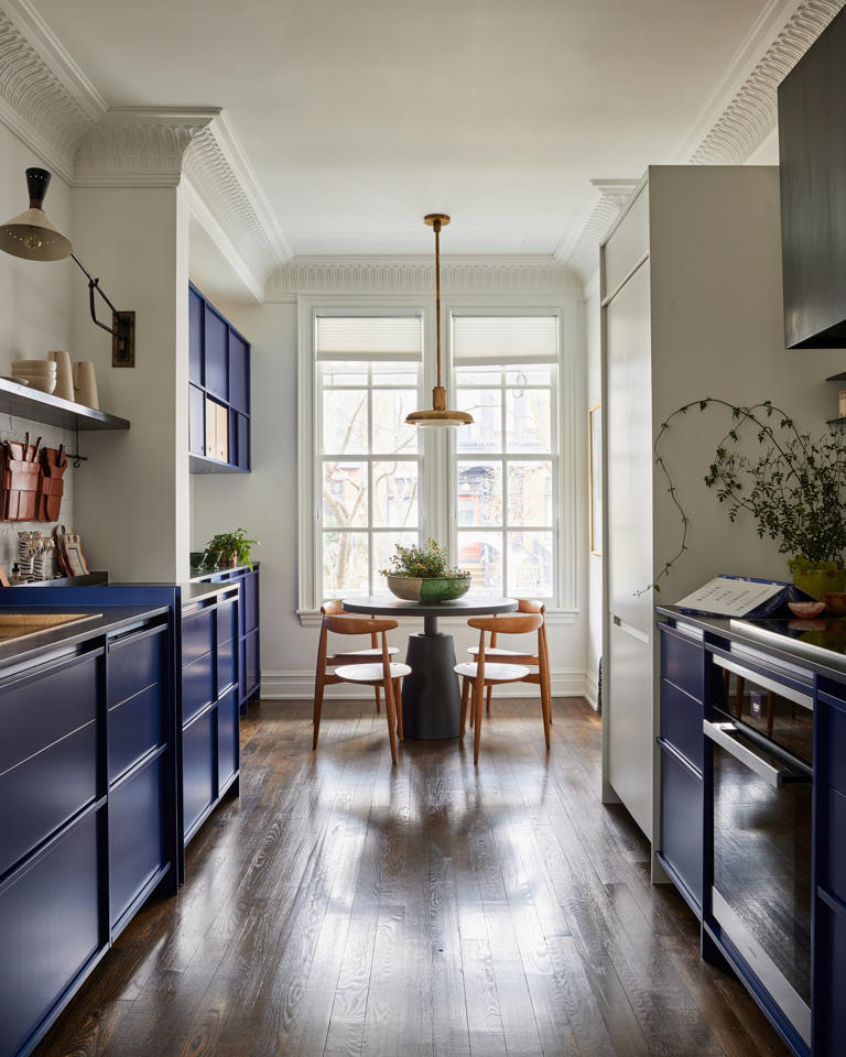 A Toronto cottage with clean lines, playful touches, and jolts of bold ...