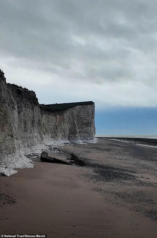 Sussex beach bizarrely turns from pebbly to sandy after storms - and ...