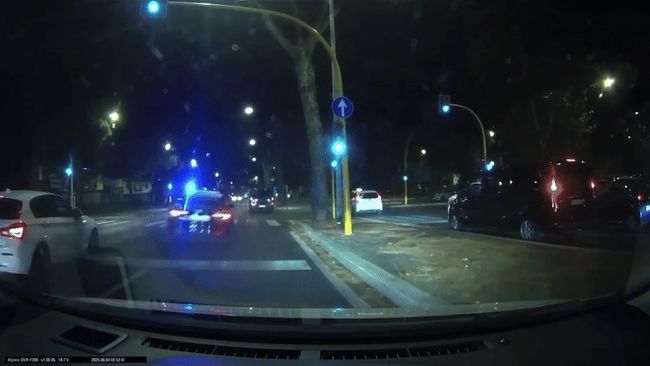 Wild police chase caught on Roman taxi's dashcam
