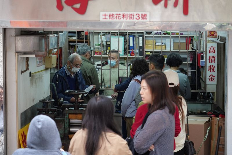 Chinese buyers and sellers expect gold rush to continue despite record ...