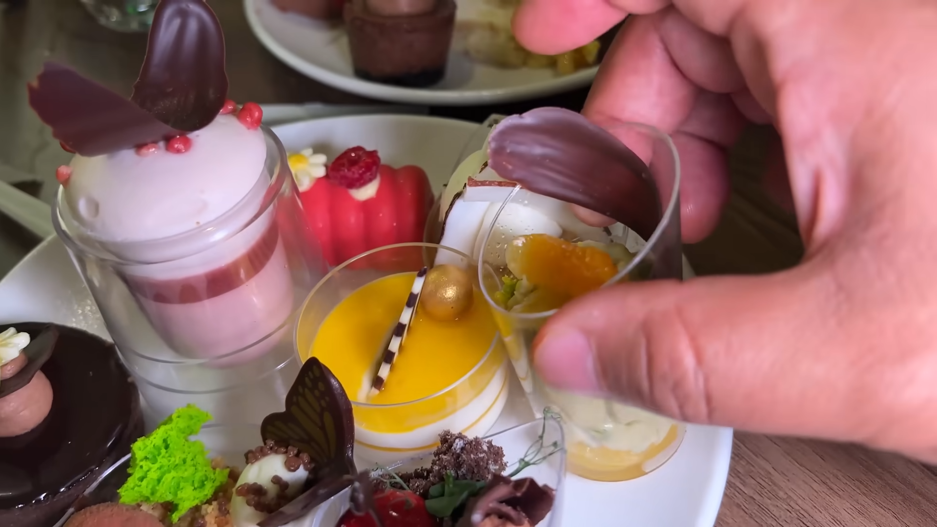 Dubai’s biggest seafood buffet showcases lobster at scale