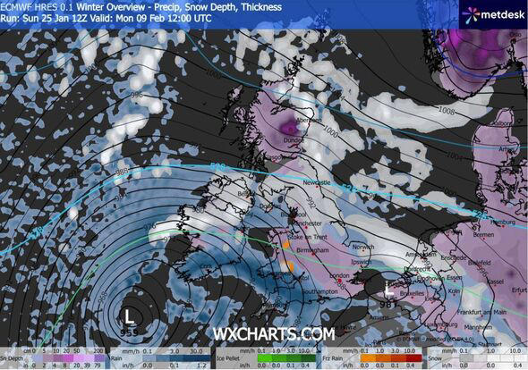Snow maps show 73 cities buried as 82cm blizzard hits as far south as ...