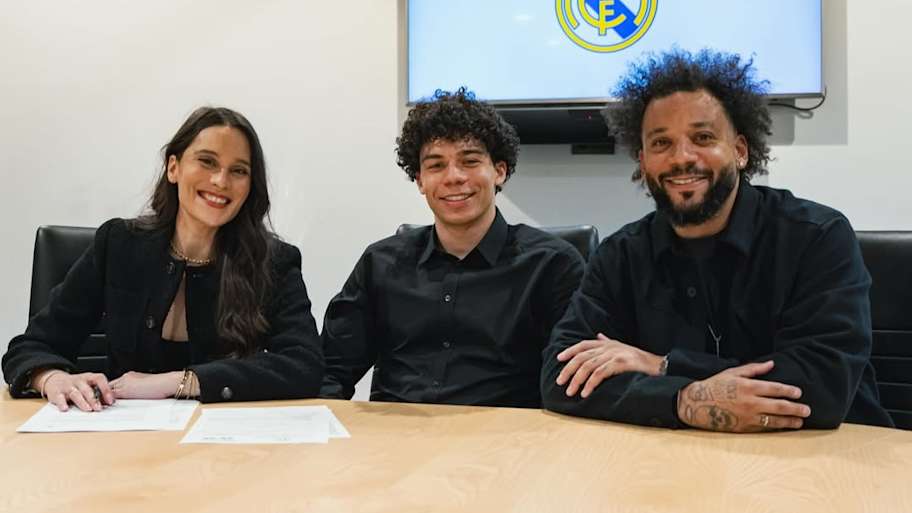 Enzo Alves, filho de Marcelo, assina primeiro contrato profissional com ...