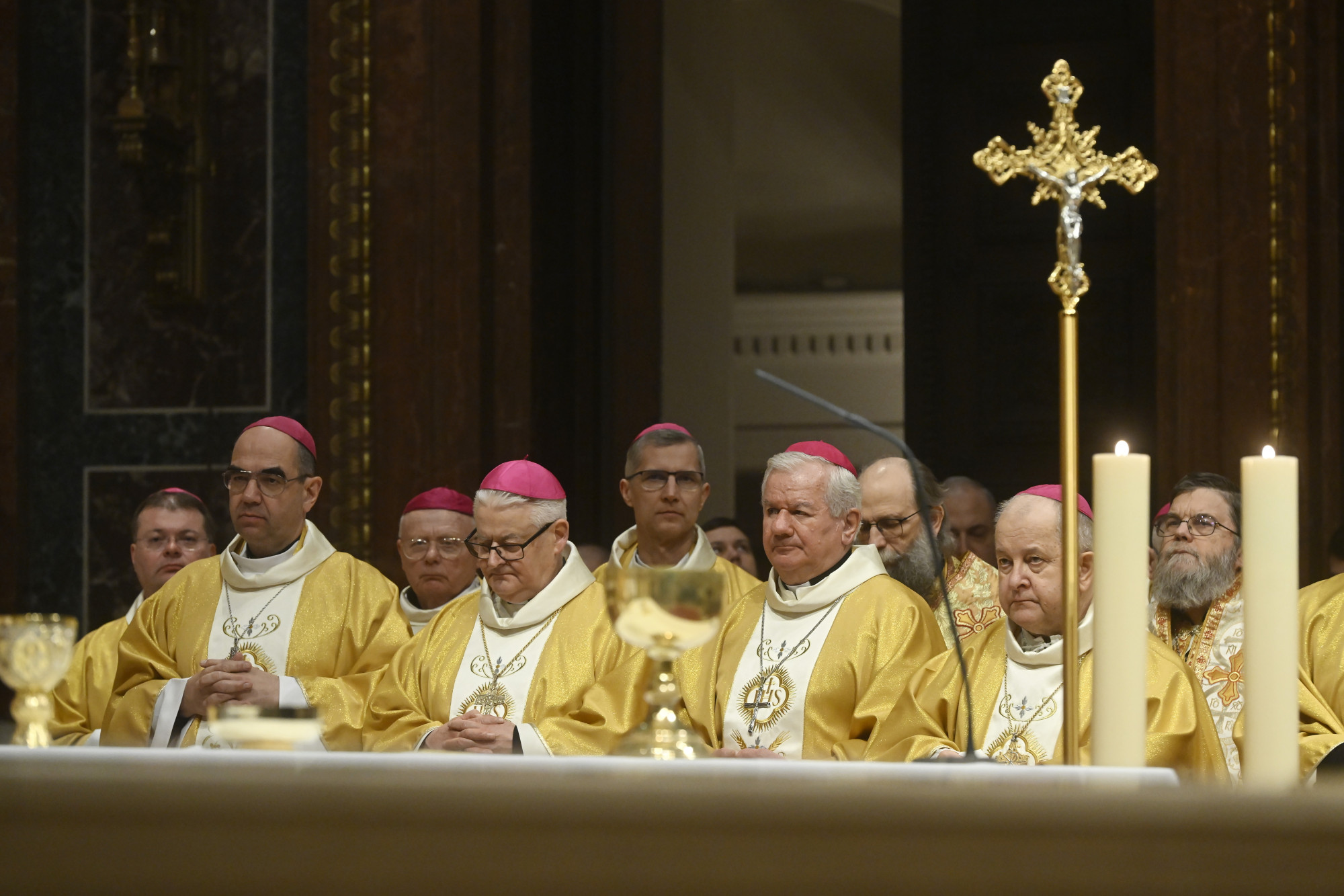 „A katolikus egyház pártpolitikában nem vesz részt” – de egy-két püspök ...