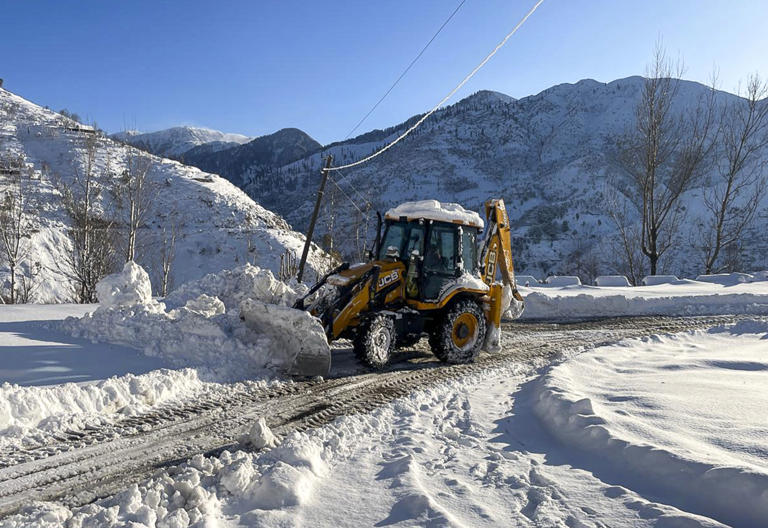 J-K: 40 soldiers among 60 rescued from snowbound stretch in Doda after ...