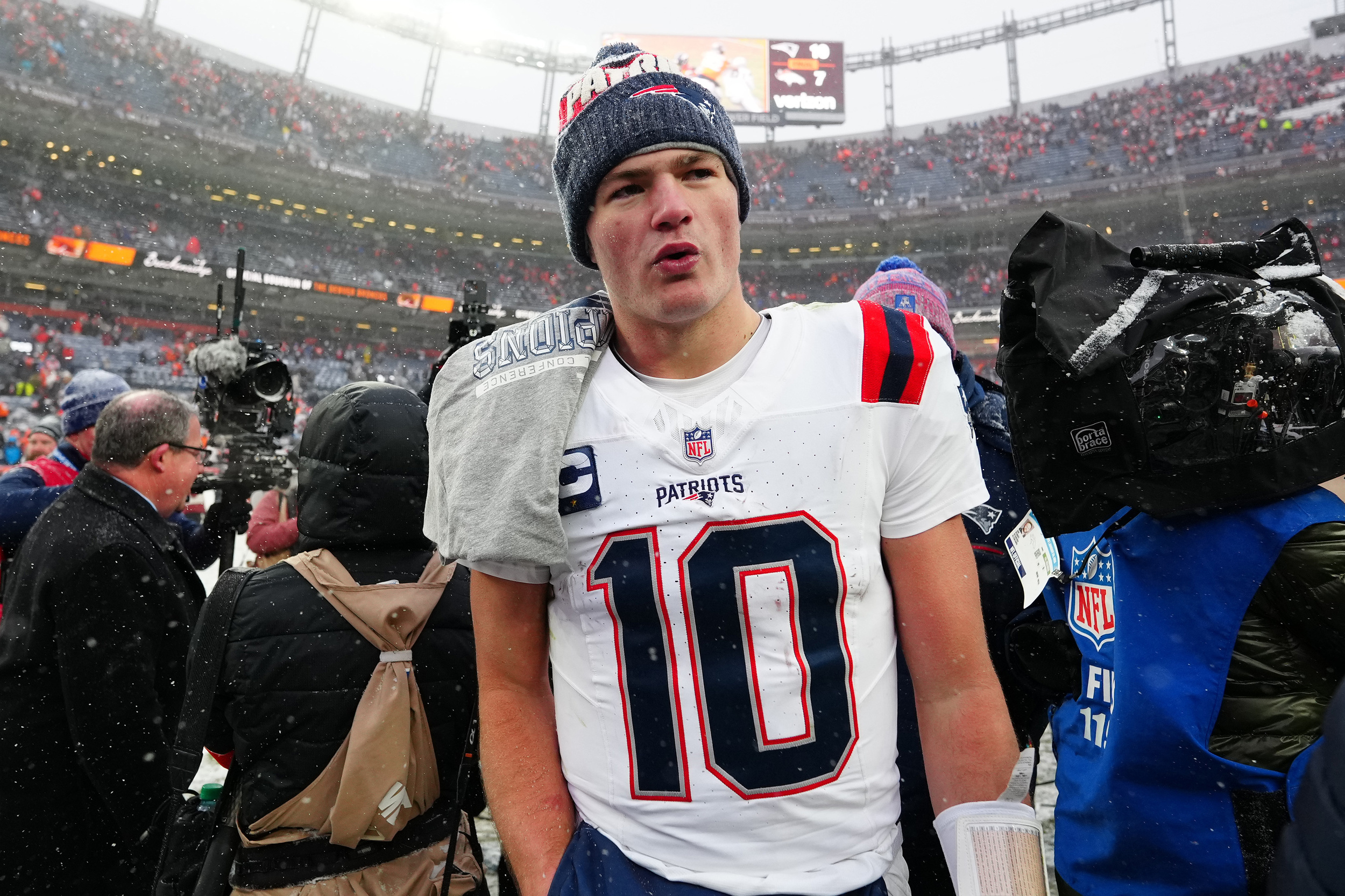 Patriots' Drake Maye offers big update about possible shoulder injury ...
