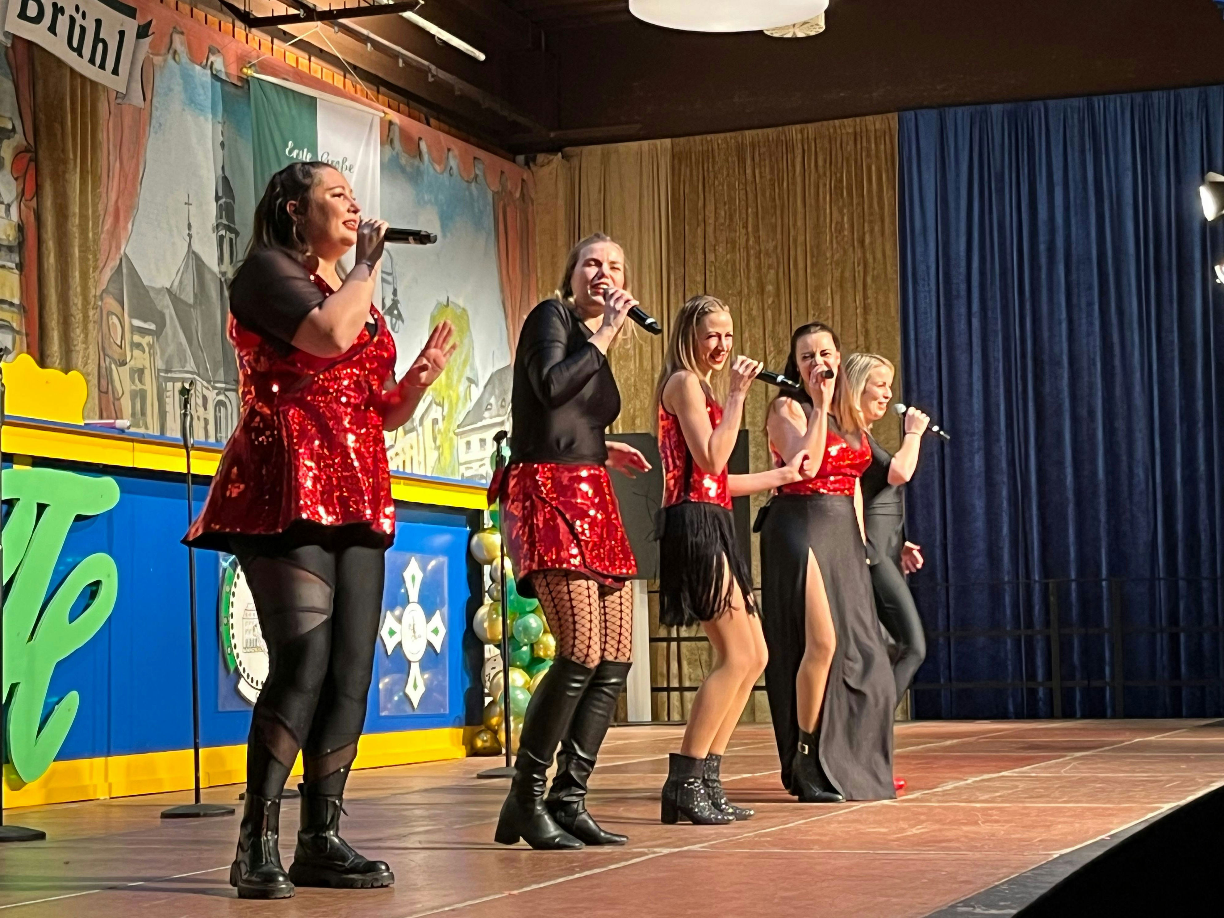 Saal stand Kopf: Das waren die Highlights der Treue-Husaren ...