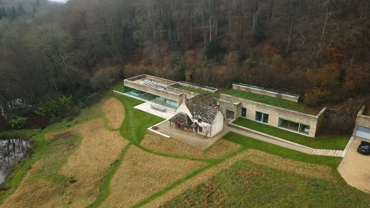 How architects transform a 200-year-old home into a modern oasis