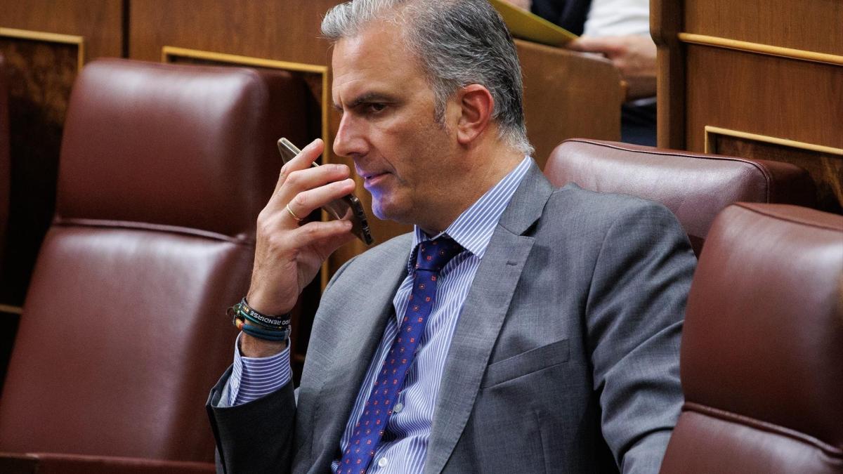 Vox envía a Ortega Smith al 'gallinero' del Congreso tras quitarle ...