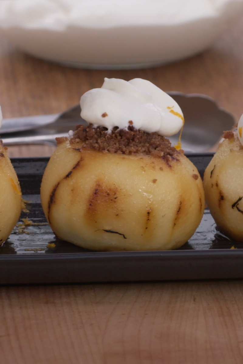 Smoked stuffed pears with spiced gingersnap filling