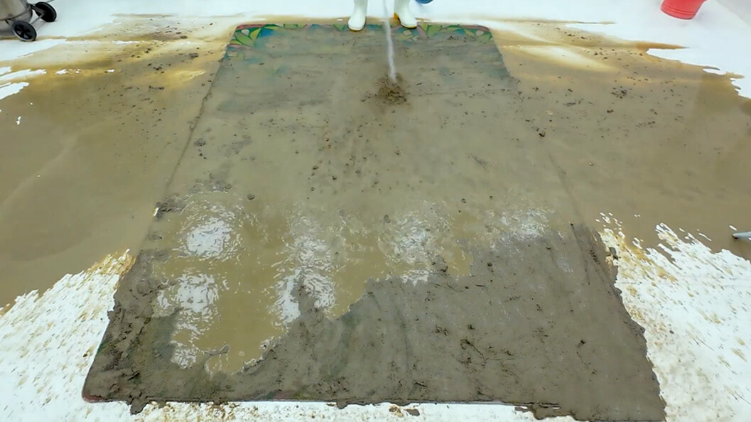 Cleaning a heavily soiled carpet