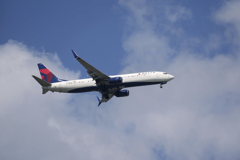 'Level 2' disturbance on flight forces emergency landing