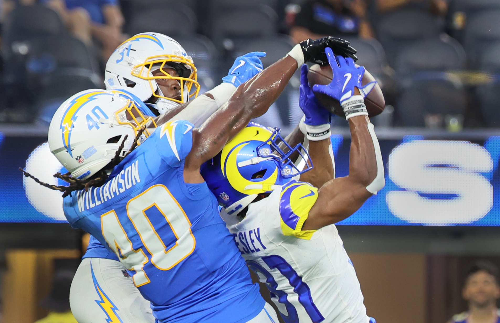 Rams sign 10 players