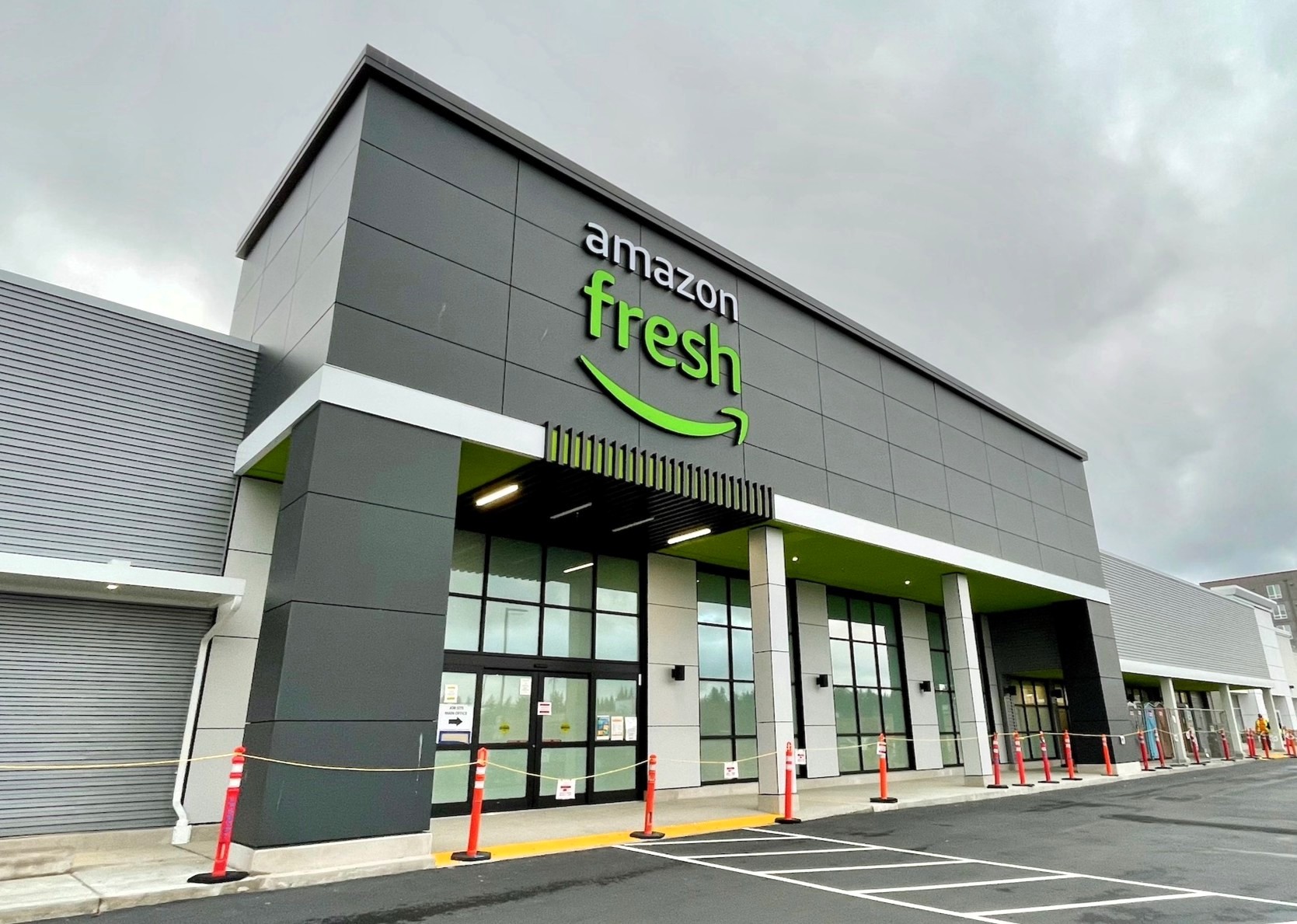 Amazon closing all Amazon Fresh and Go stores to focus on Whole Foods ...