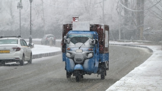 More snow in J&K, Himachal, Uttarakhand: Flight ops hit, key roads ...