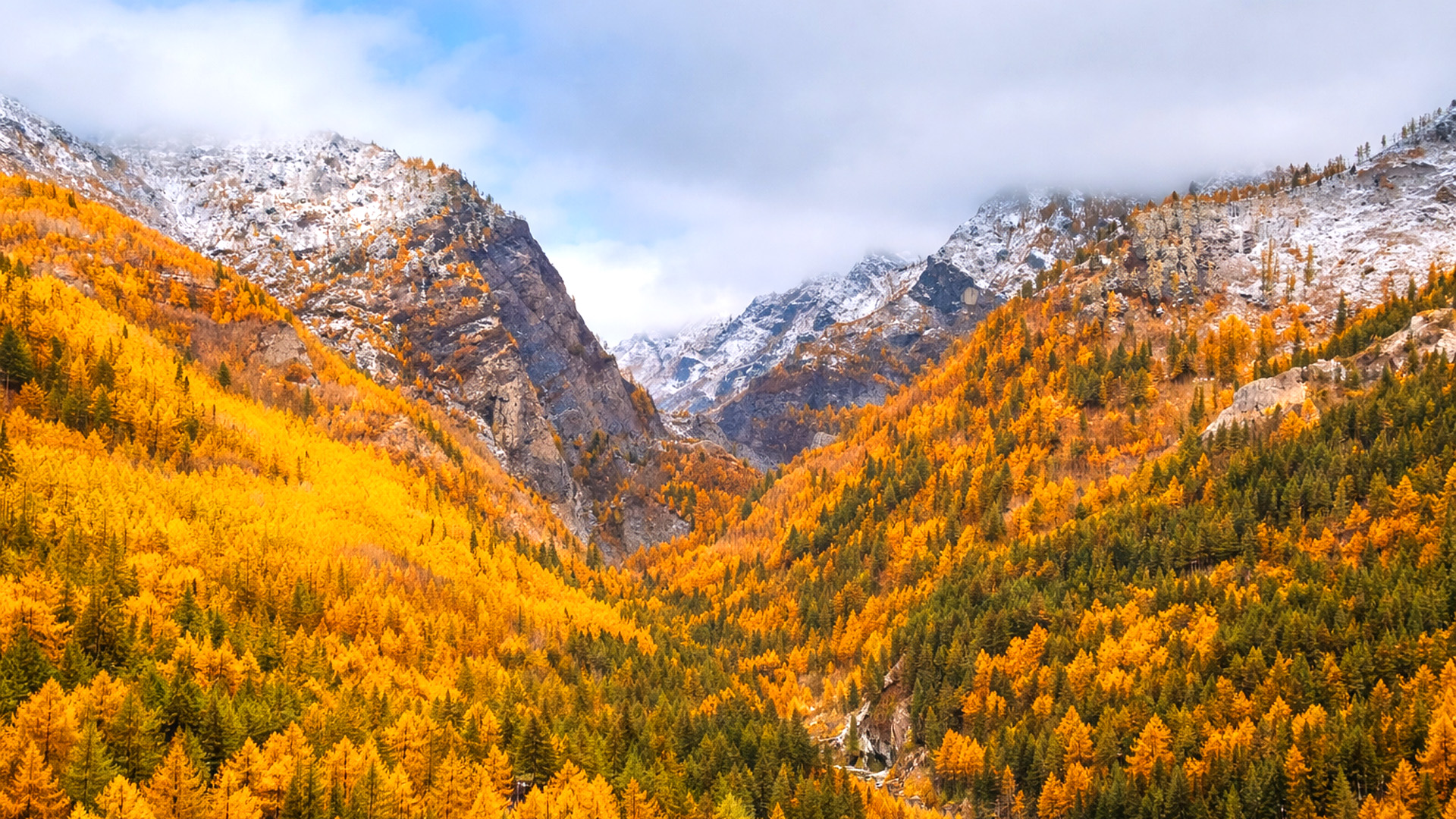 Queenstown’s Lake Wakatipu surrounded by dramatic peaks