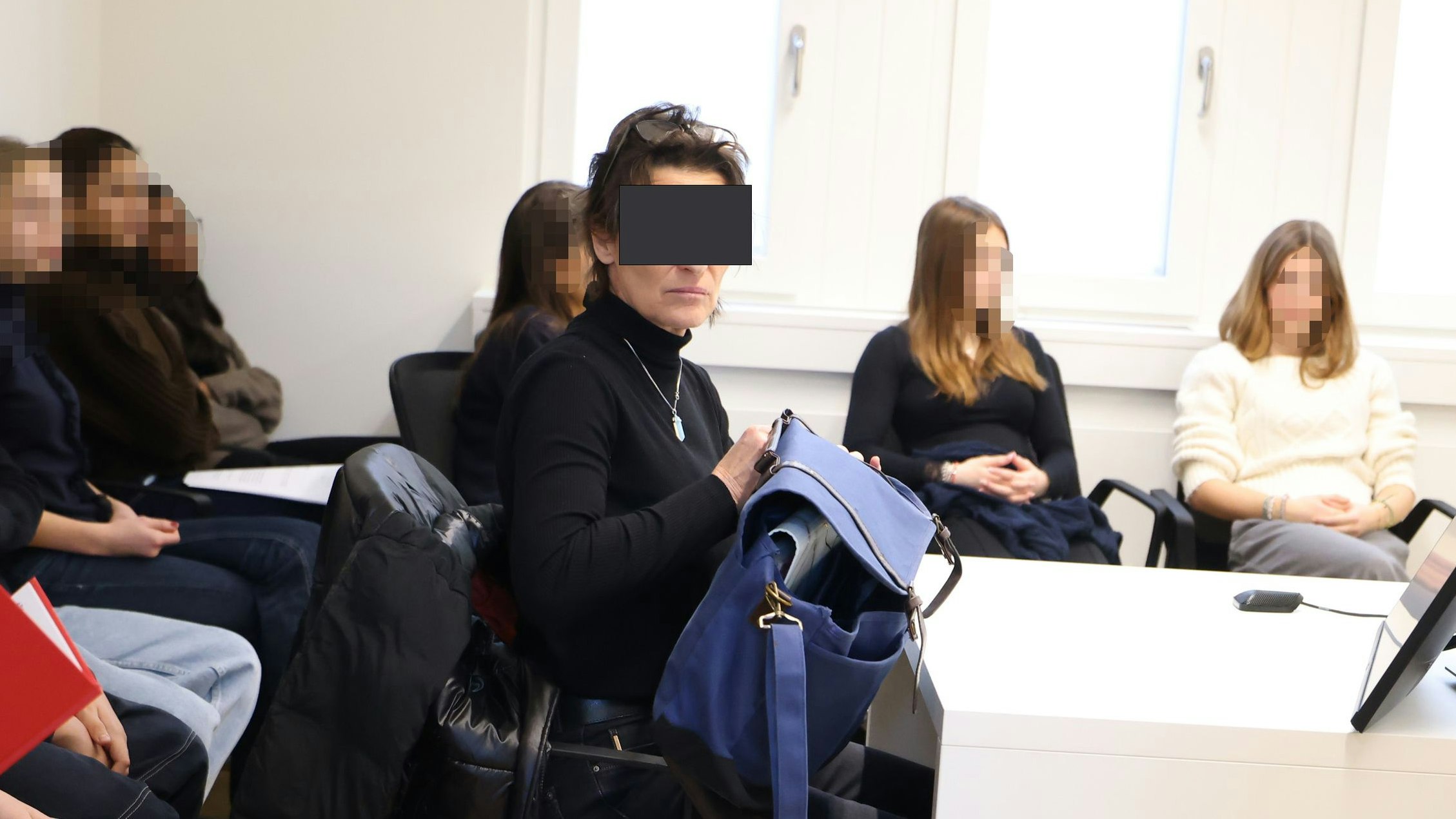 Tote Taube an Polizist geschickt – Wienerin verurteilt