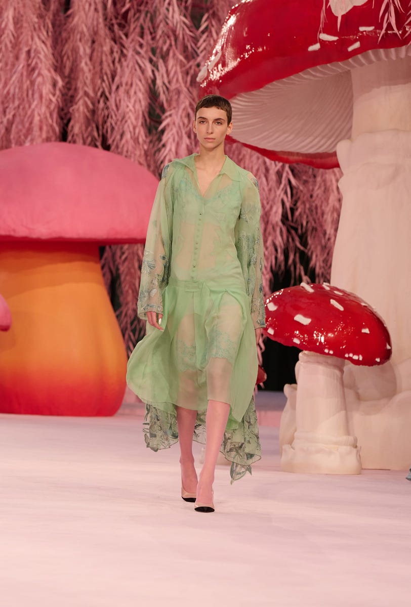 At Chanel haute couture spring-summer 2026, earthy whimsy and freedom ...