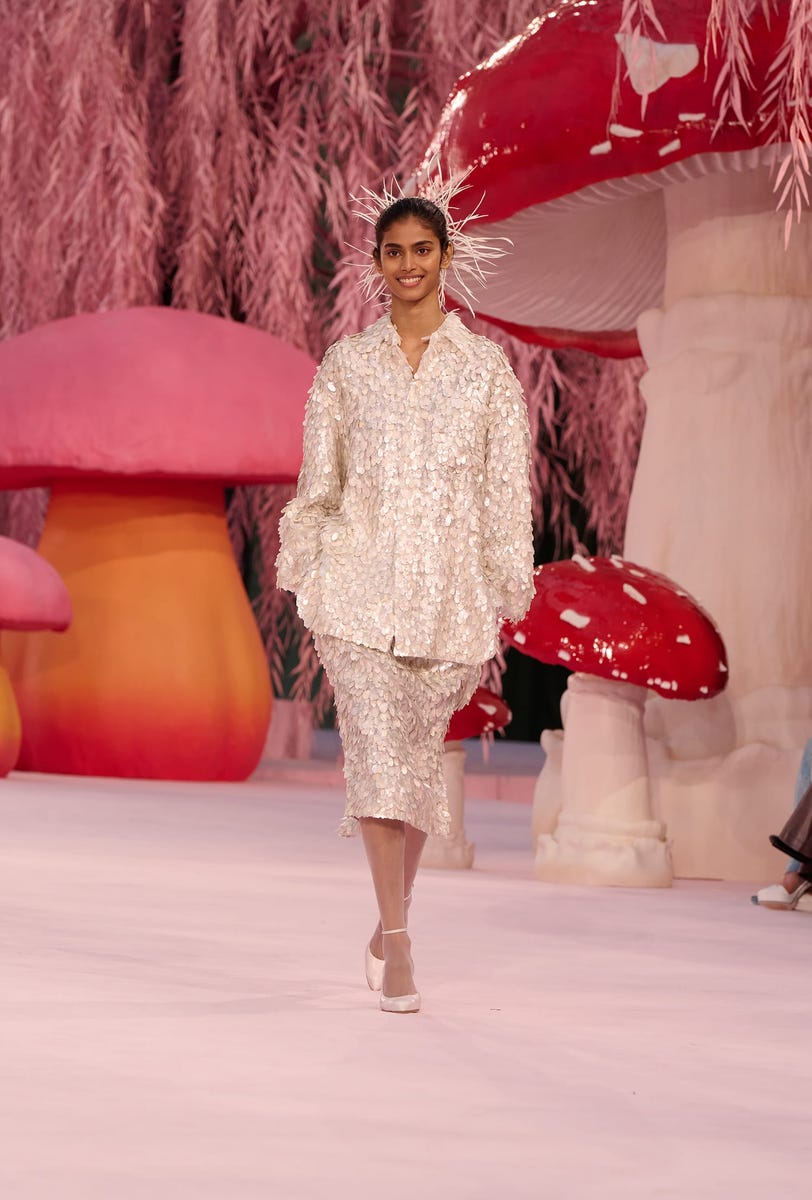 At Chanel haute couture spring-summer 2026, earthy whimsy and freedom ...