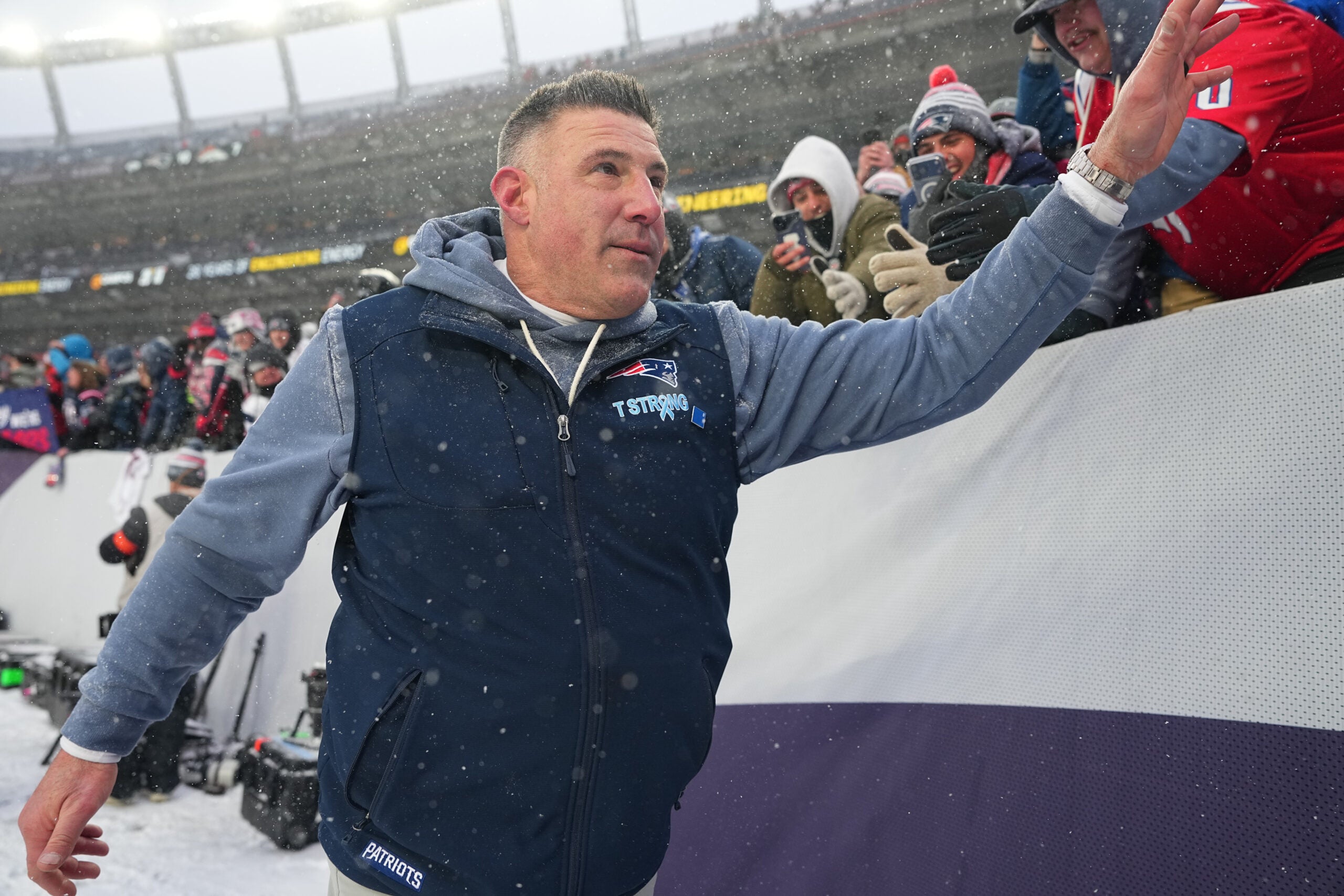 Mike Vrabel on the AFC Championship game weather, Drake Maye’s shoulder ...