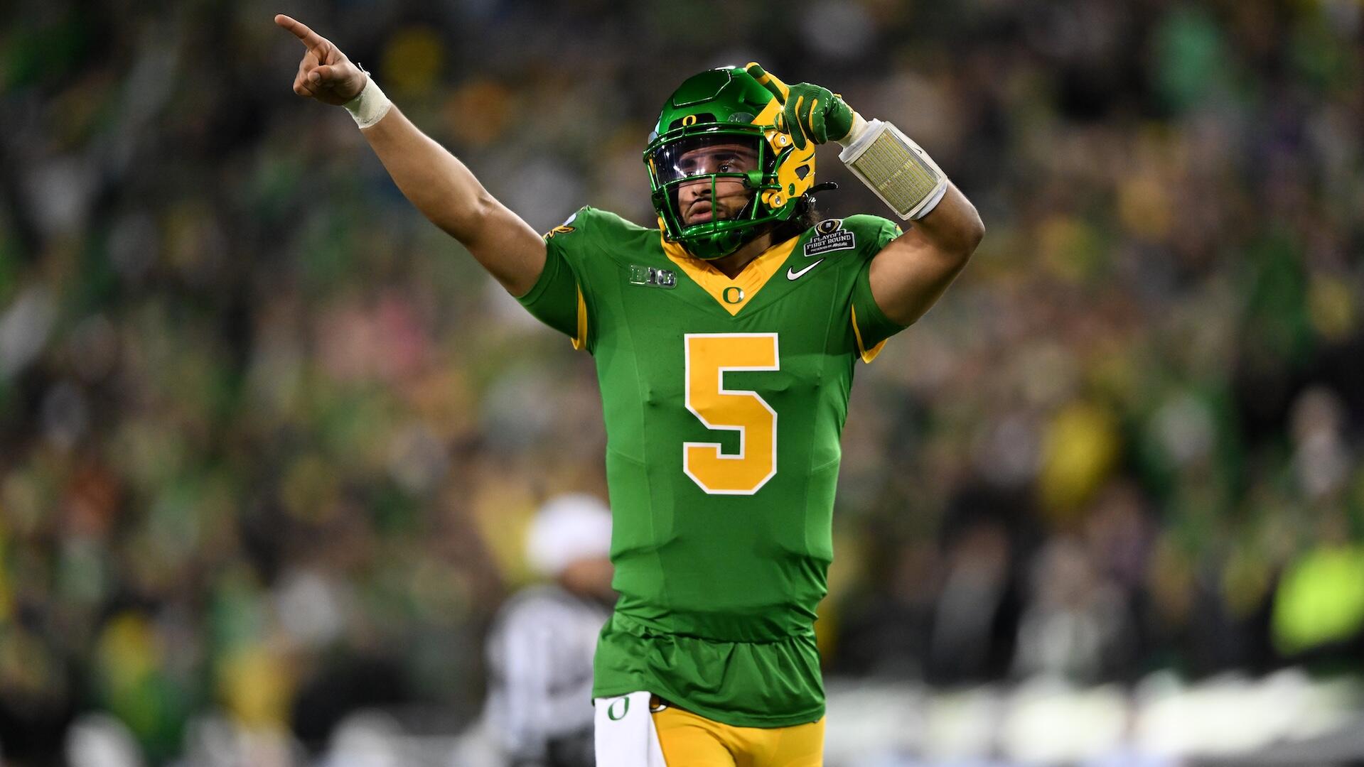 College football's best returning players that skipped 2026 NFL draft ...