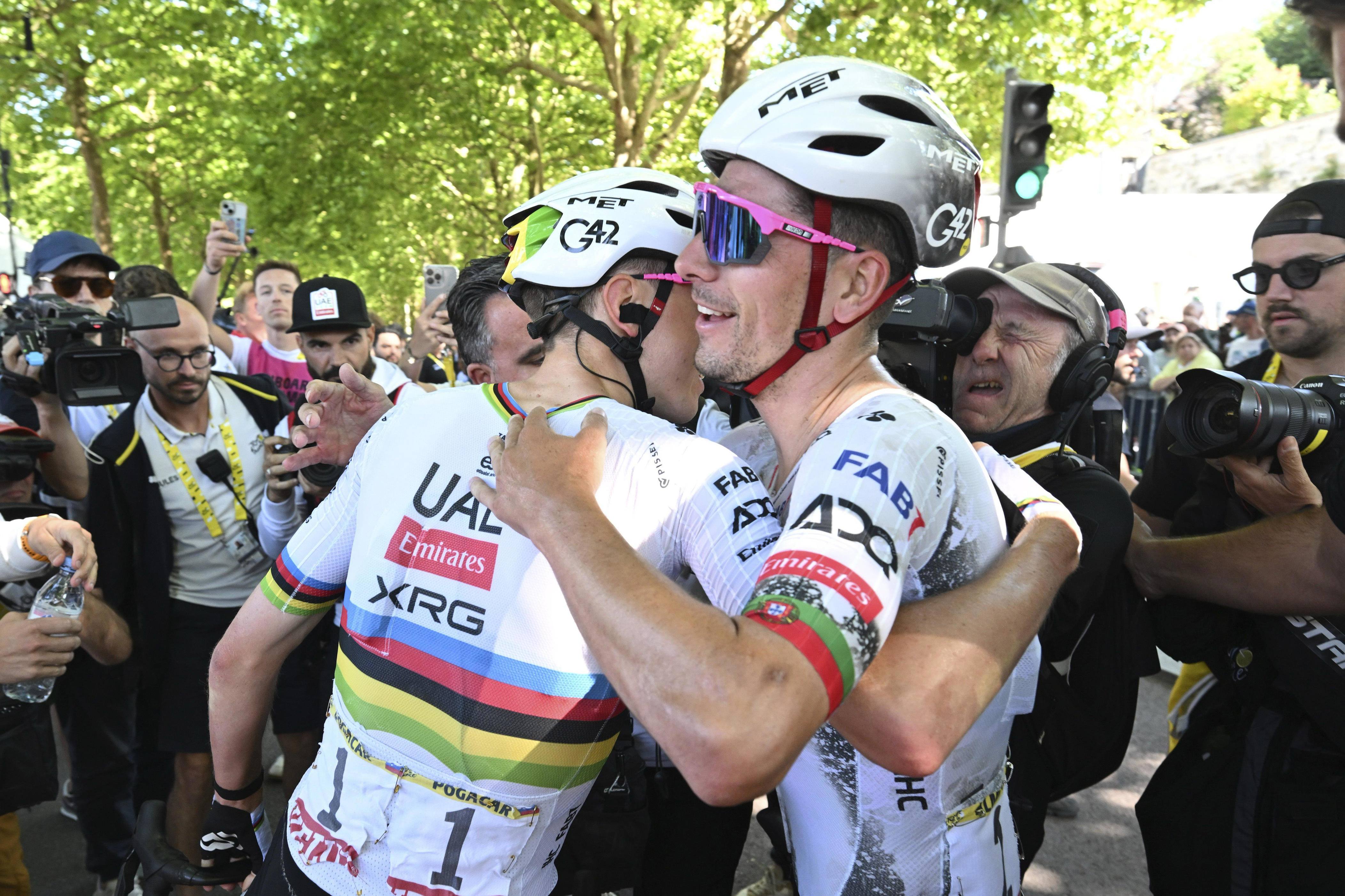 Almeida over zijn rol bij UAE: "Ik denk dat Pogacar teleurgesteld was ...