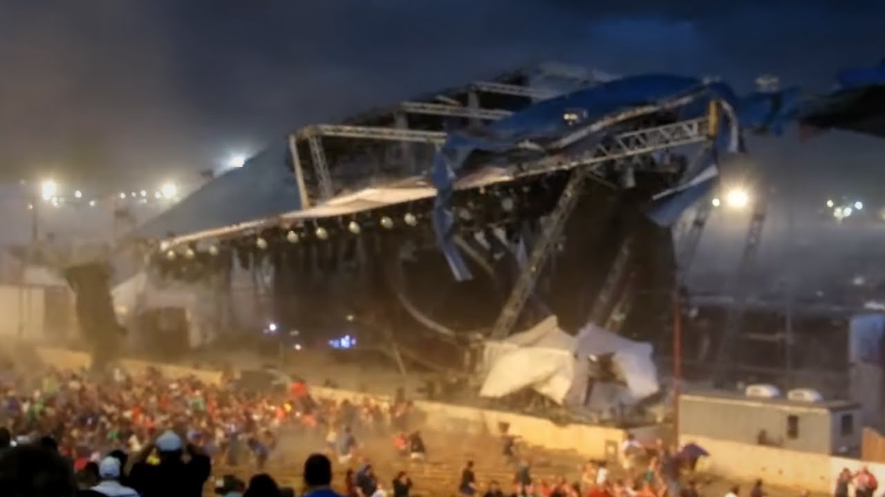 We're gonna die! - Stage collapses in front of 12,000 fans
