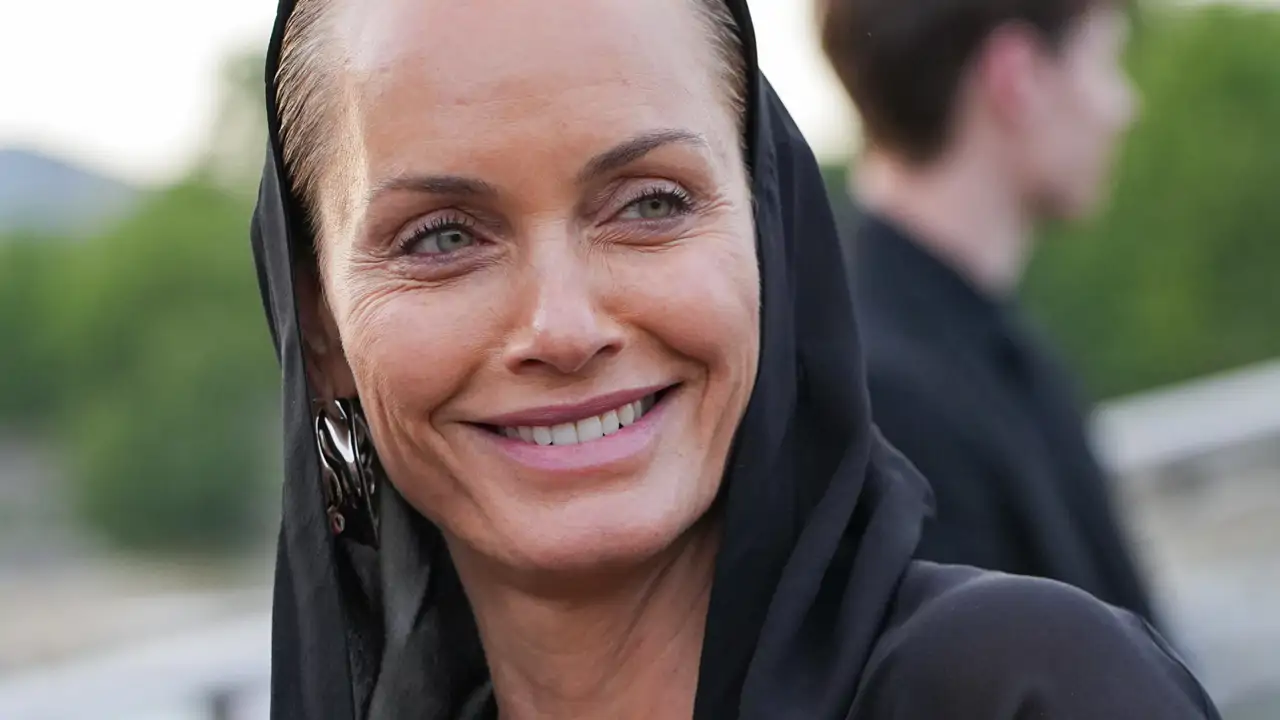 Tres maquilladores comparten un truco para alisar el párpado arrugado ...