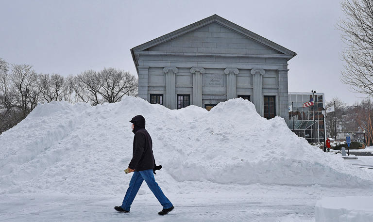 What is a bomb cyclone? How to prepare for weekend storm