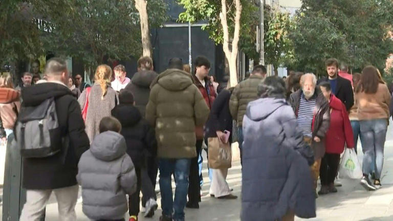 España prevé regularizar a medio millón de inmigrantes, la mayoría ...