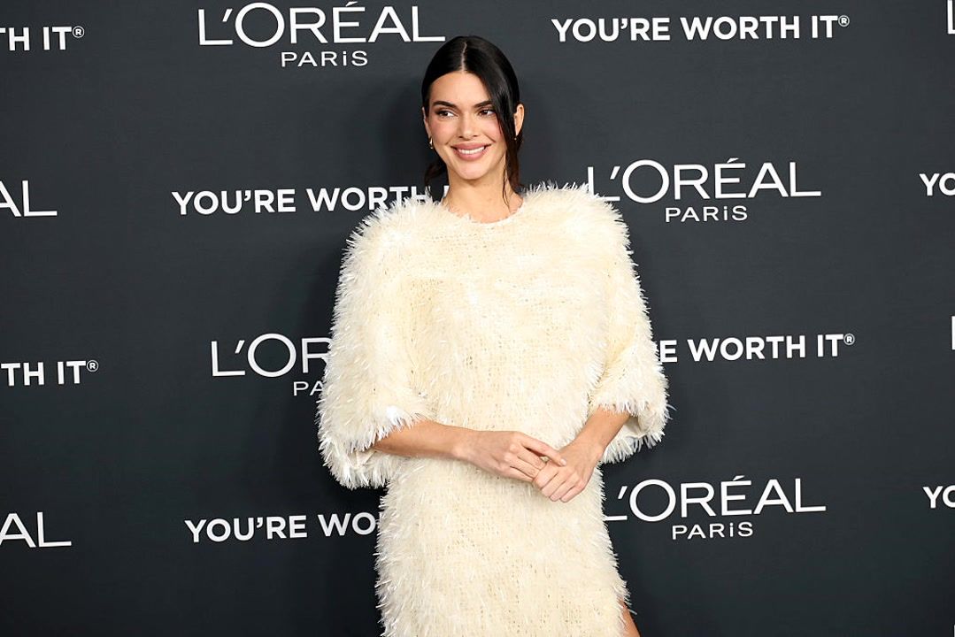 Kendall Jenner pokes fun at Kardashian dating curse in Super Bowl ad