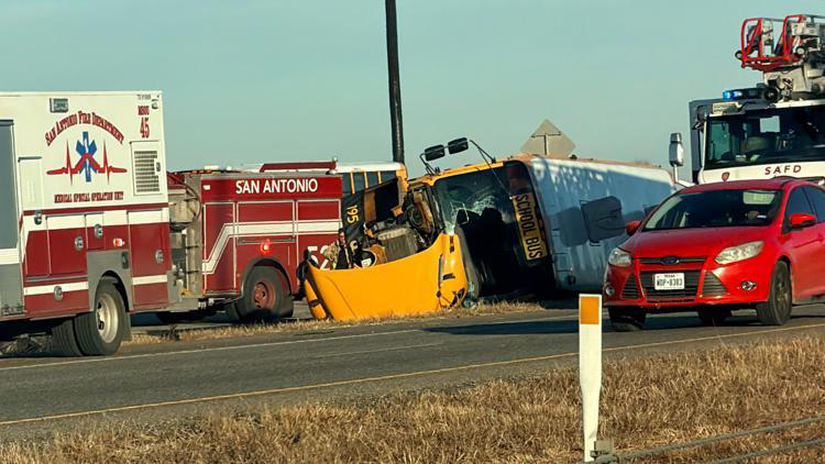 Driver, 5 students taken to hospital after SWISD bus overturns on Loop 410