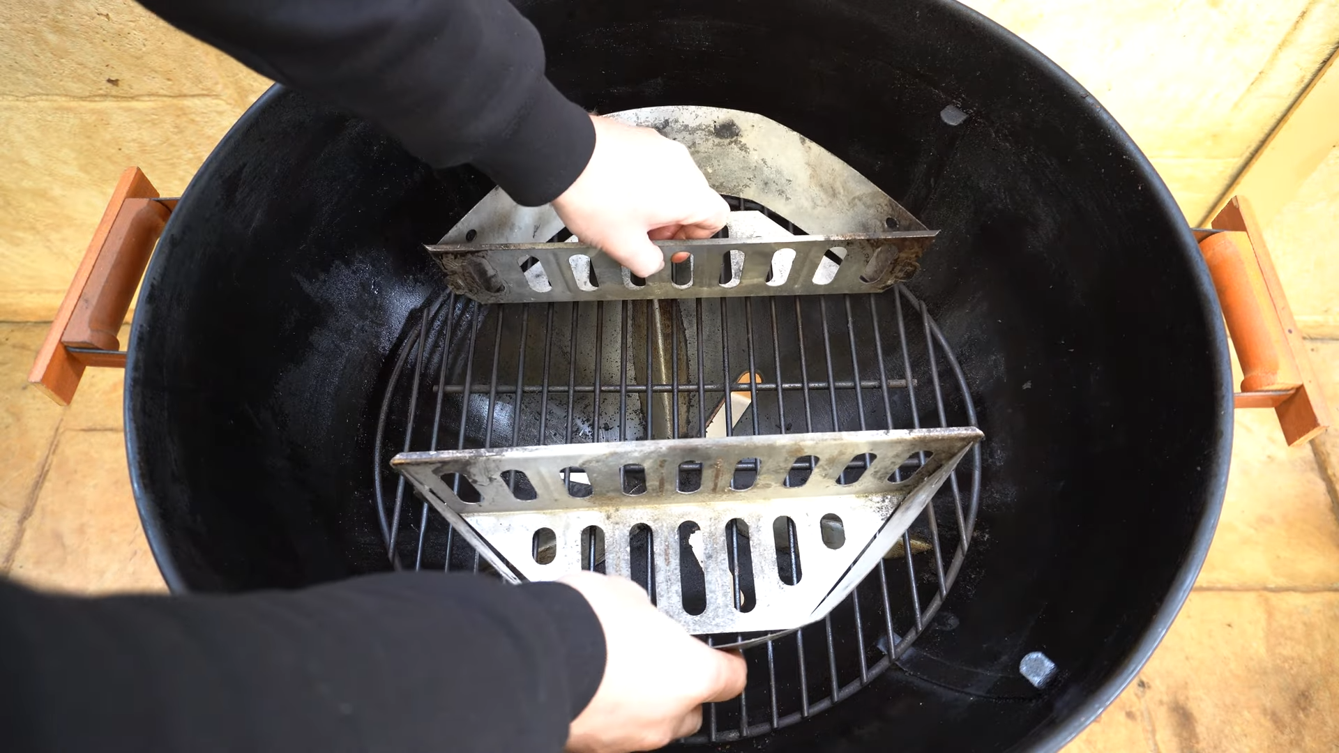 Different accessories for the Weber kettle