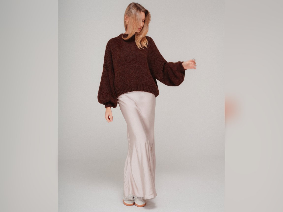 More than just cozy: Oversized sweaters have this much style potential