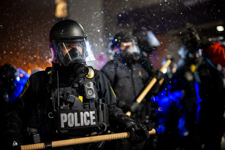 ICE filmed screaming at journalists and threatening to 'break out your ...