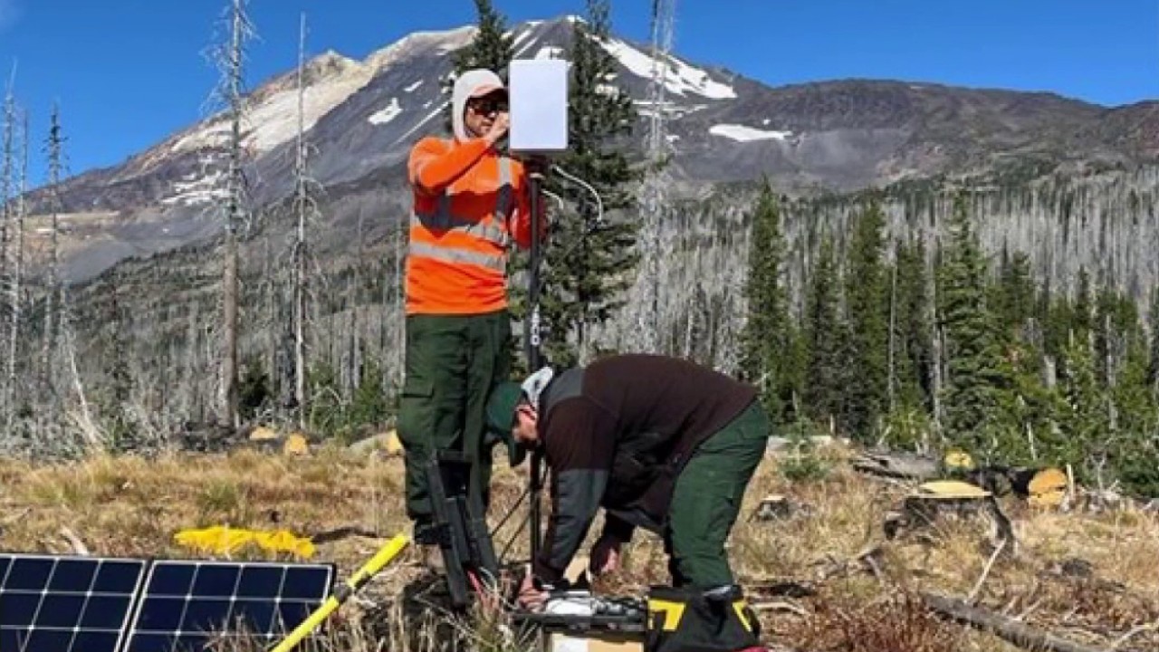 Earthquake sensors tracking space junk crashes