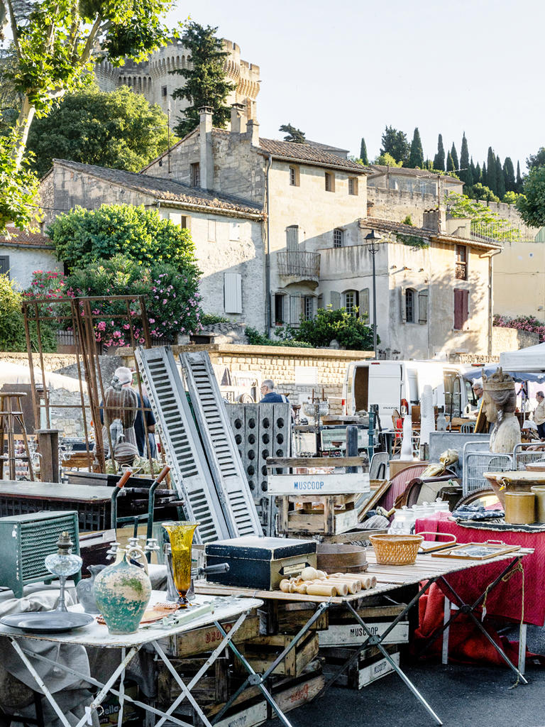 6 things to never pass up at a flea market, according to a pro vintage ...