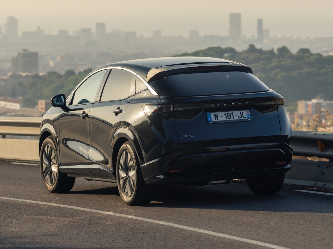 Nissan finds a way to beautifully integrate solar panels on EVs