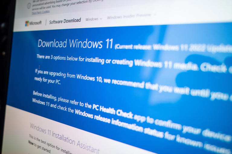 Microsoft Outlook users urged to update after bug