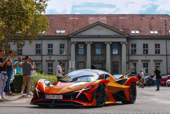 Photos of the 15 rarest cars in the world