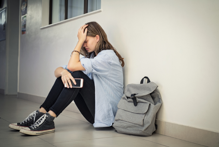 15 signs that say you're becoming isolated and lonely