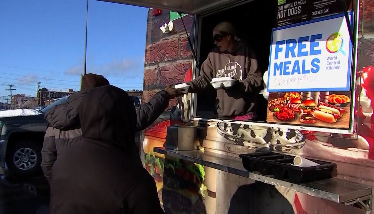 Food truck serves up free meals as power outages plague Middle Tennessee