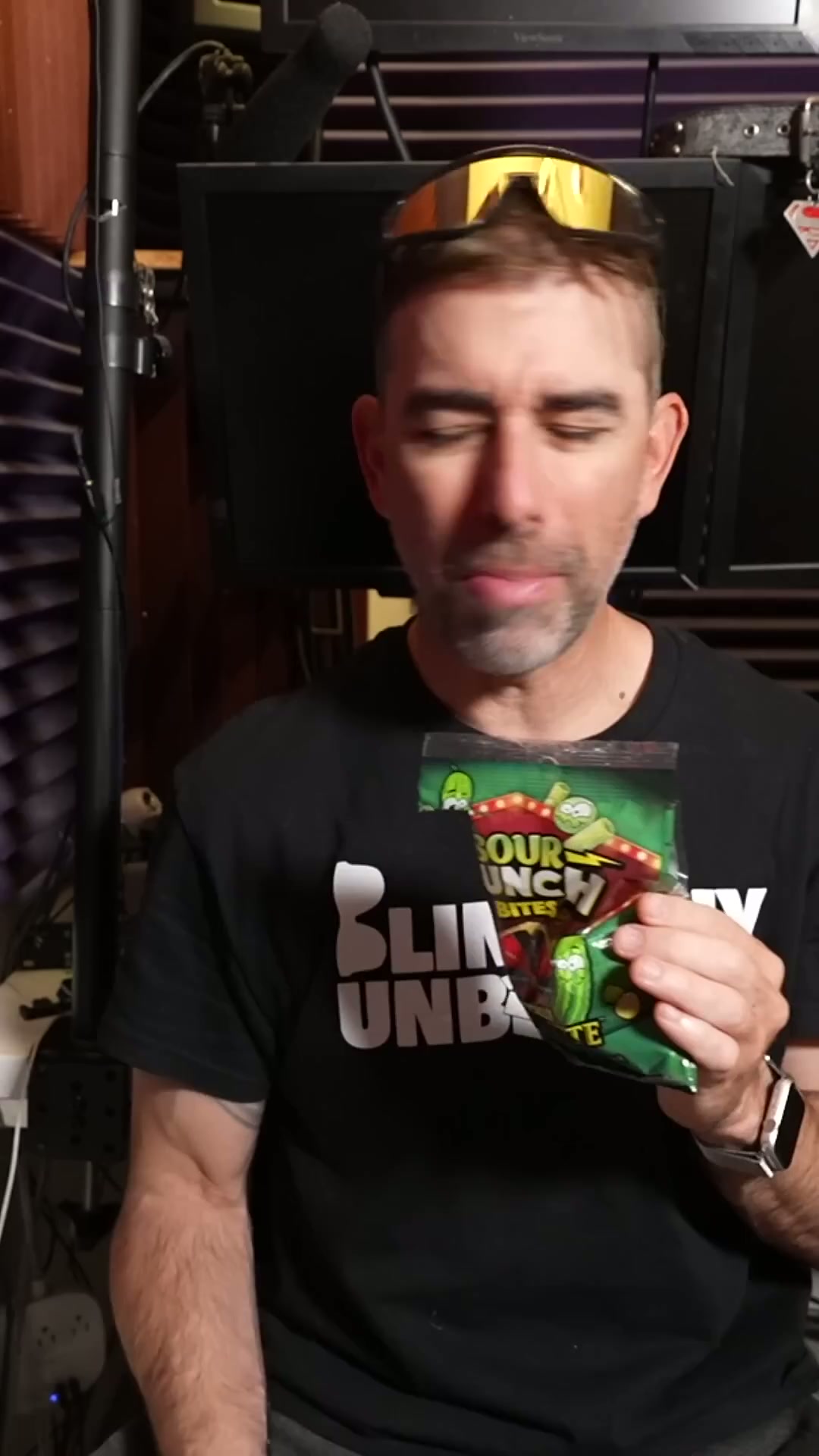 This banana feels super weird - a blind guy unboxing