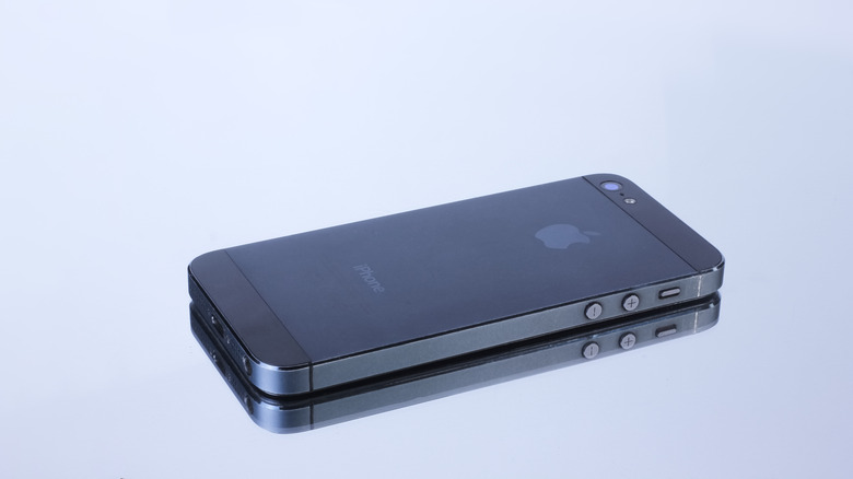 iPhone 5S Gets Unexpected iOS Update With 3 New Features (13 Years Later)