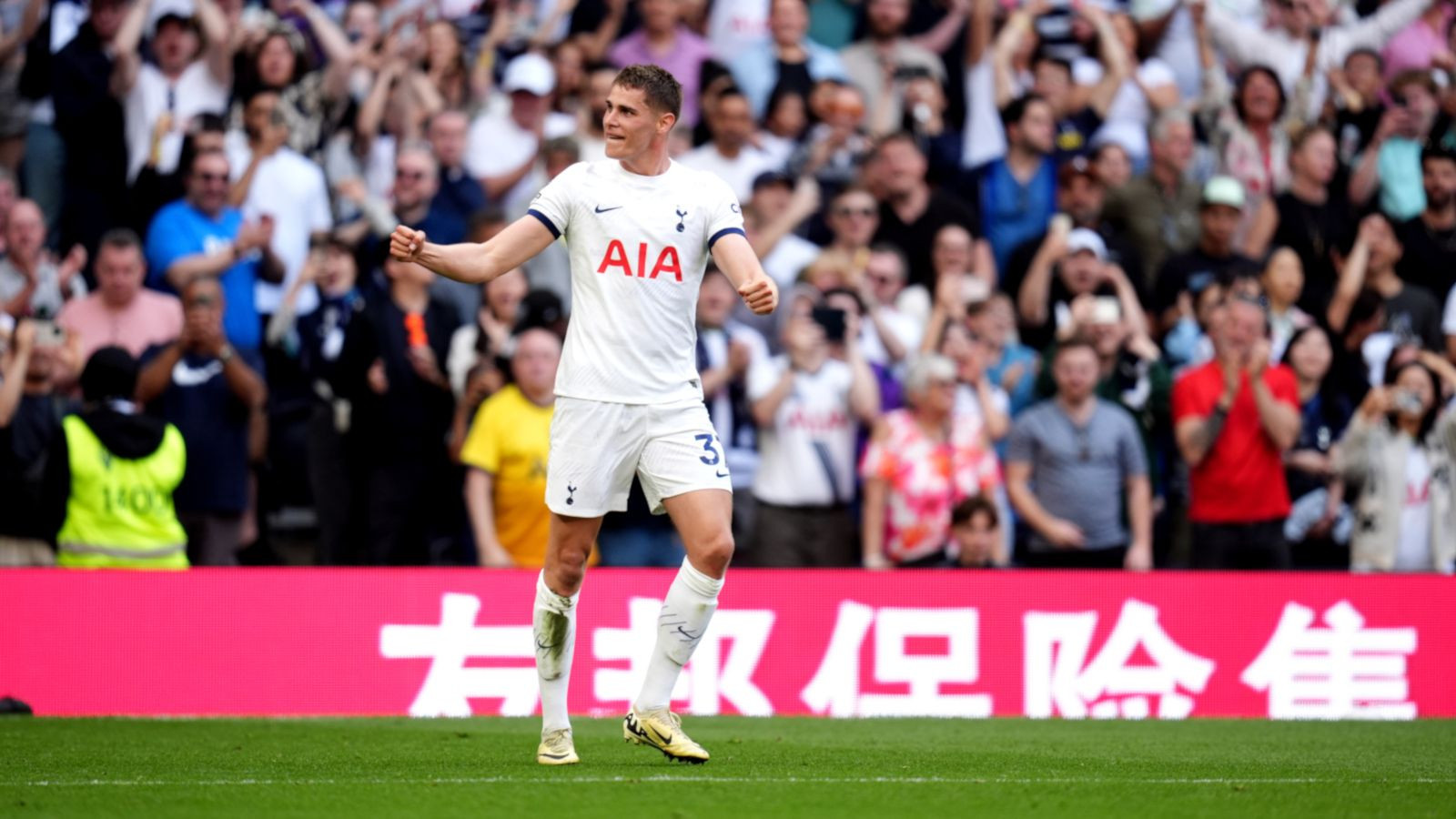 Micky van de Ven injury absence raises Tottenham concern ahead of ...