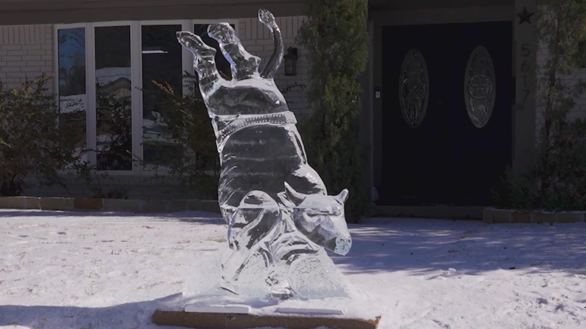 North Texas man creates ice sculptures during winter storm